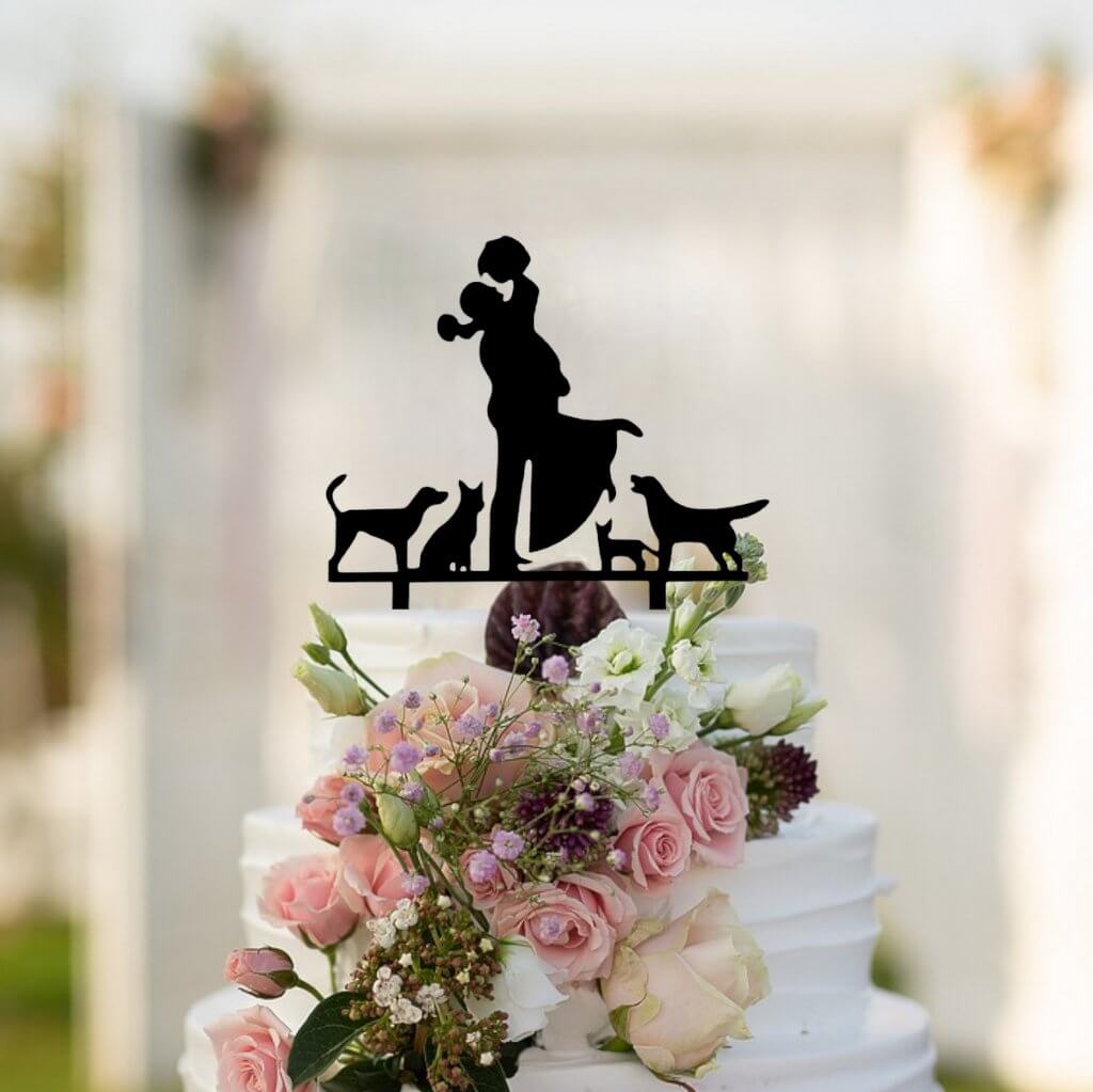 Wedding cake topper with two dogs | Beachweddingtips.com